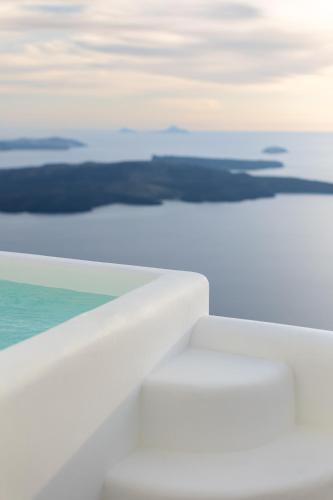 Surupo Suites - Santorini