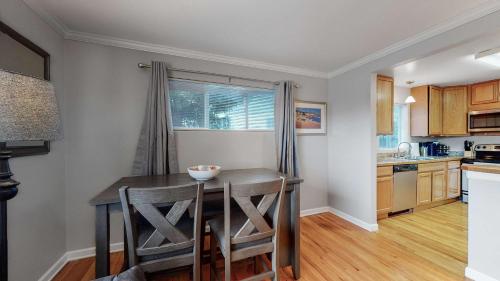 Great Two Bedroom Family Spot With Convenient Access To Downtown - Lakewood, CO