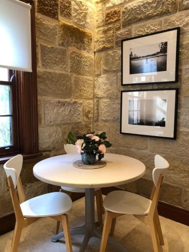 Stone 1bedroom Cottage - North Sydney