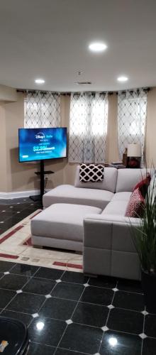 Spacious And Private 3br, 3ba With Free Parking Near Downtown Washington Dc - Washington, D.C., DC