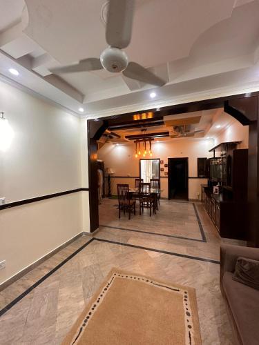 Golden Horizon Suite - Lahore