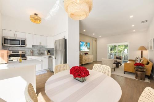Lux Designer Apt 2br And 2ba In Heart Of Miami Beach - Miami Beach, FL