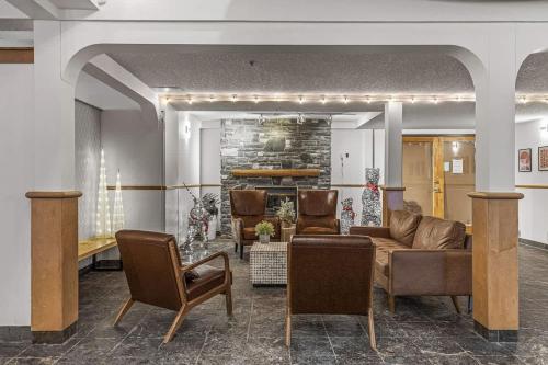 W118 New! Central Canmore- Light Industrial Hotel Room - Canmore