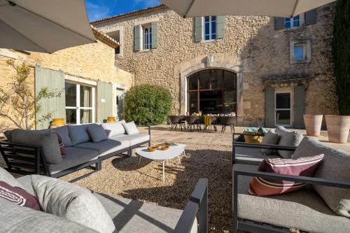 La Cour Des Sens, Domaine D'hotes- Spa Piscine Chauffee - Cavaillon