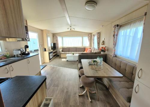 St Osyth- Sleeps8-freeparking-wifi-holidaypark - Clacton-on-Sea