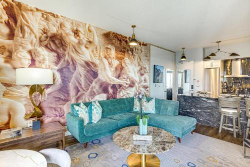 Luxe Long Beach Condo W/ Pool: 1 Mi To Shoreline! - Long Beach, CA