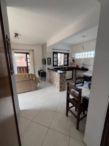 Apto Bem Equipado, Com 2 Quartos Acomoda Ate 6 Pessoas Confortavelmente - Ubatuba