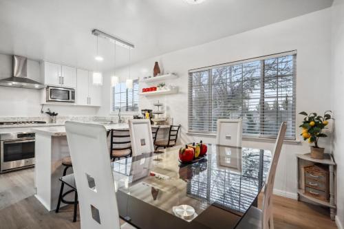 Cozy Single Story 2 Bdrm Family Home Near The Blvd - Lancaster, CA