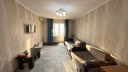 1-bedroom Apt On Bokonbaeva Street 90 - Bishkek
