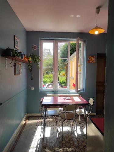 Cour Et Jardin - Revin