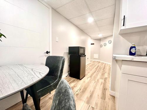 Two Bedroom Basement Suite With Private Entrance & Free Parking - Winnipeg