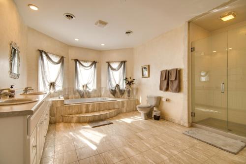 Relaxing Sauna: Hoffman Estates Villa In Elgin! - Hoffman Estates, IL