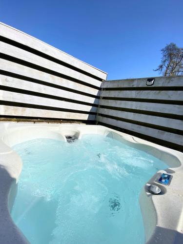 Otter 2 Lodge - Private Hot Tub- Dog Friendly - Wiltshire-bristol - Warminster