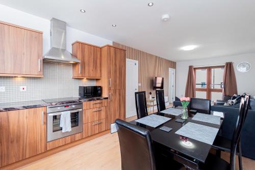 Contractors Wow! 5 Bedrooms 10 Guests Free Parking - Basingstoke