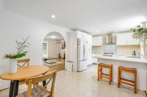 5br Peaceful Oasis With Wifi Garage - Dural