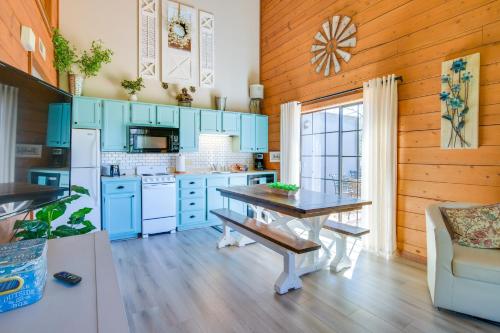 3 Mi To Branson Strip! Townhome W/ Deck & Porch - Branson, MO