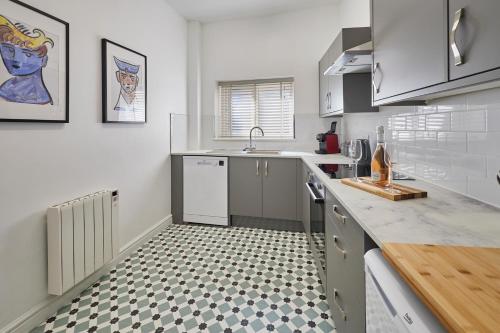 Painters Modern Apartment Central Location - Scarborough