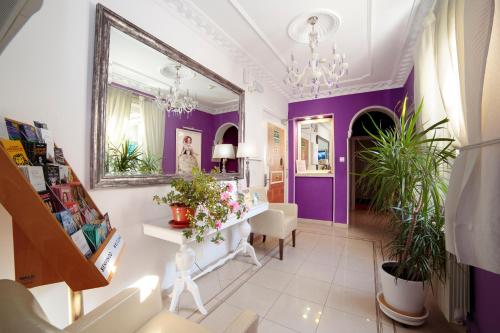 Hostal Adriano - Madrid