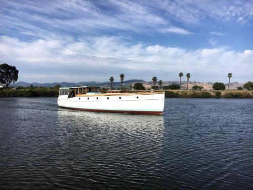 Fabulous Yacht Rental For A Unique Glamping Getaway In Bay Area, California - Oakland, CA
