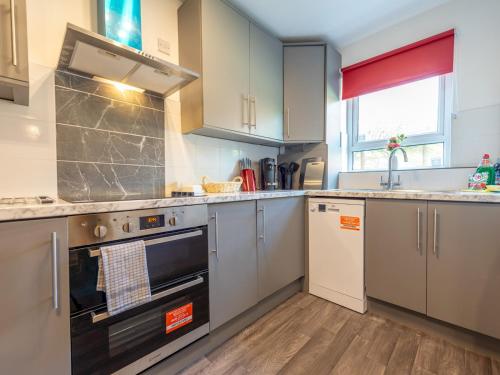 Charming Home Garden Family-friendly Telford - Pass The Keys - Telford