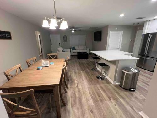 Get Cozy In This Renovated Home By The Villages - The Villages, FL