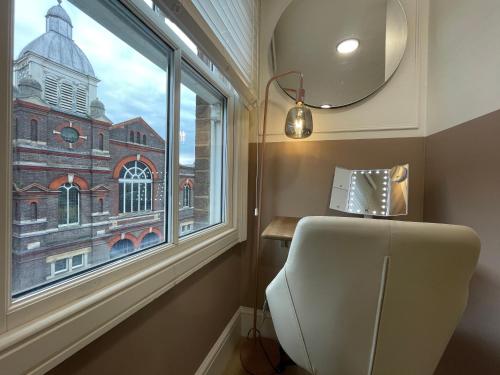A4 Hightown Studio Apartment, Steps From Luton Train Station - 盧頓