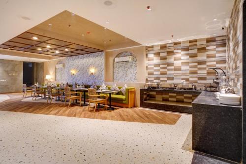 Iva Premium Aerocity - Free Airport Pickup Or Drop - New Delhi