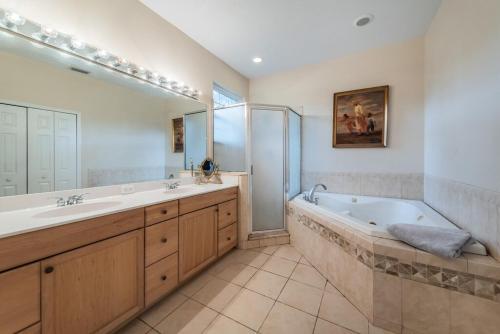 Experience Our Little Bit Of Paradise Near Beaches - Tarpon Springs, FL