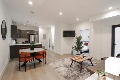 Unit 3 1bed Room With Queen Plus Sofa Bed In The Heart Of Dc - Clinton, MD
