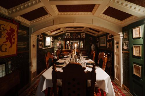 Sheddington Manor - 2 Bedroom Guest House & Cinema - Belfast