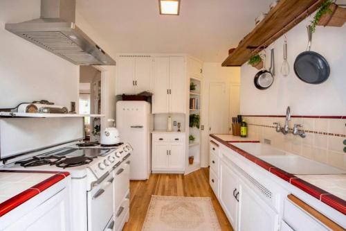 The Marlowe Garden Suite - Vintage Luxury At The Beach - Hotel Amenities - Santa Barbara, CA