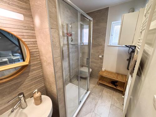 Le Pavillon des Remparts - Commerces à proximité - Centre-ville ...