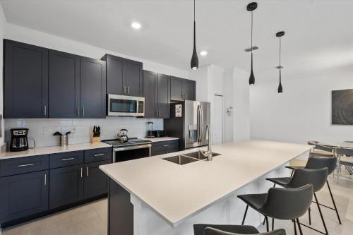 Stylish Family Retreat With Themed Bedrooms - St. Cloud, FL