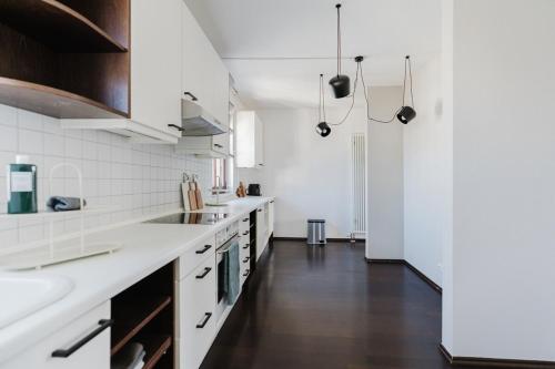 4 Br Apartment - Zentral - Geraumig - Kuche - Terrasse - Wifi - Kaffee - Parkhaus - Wiesbaden