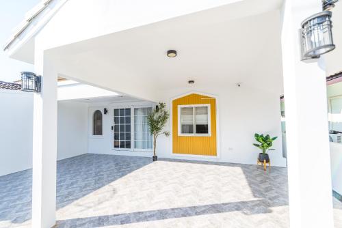 Entire Minimal House In Chiang Rai - Chiang Rai