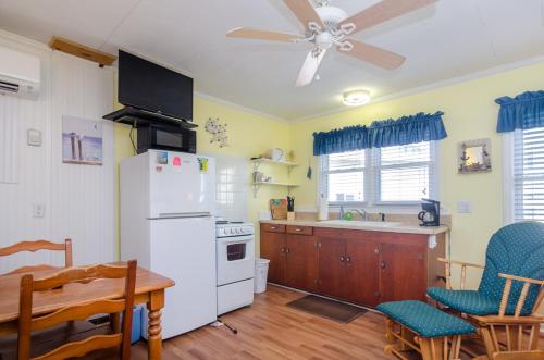 The Gull Hidden Treasure Inn Room 1 By Bryant Real Estate - Kure Beach, NC