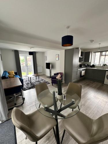 Contemporary Comfort 2-bedroom 2 Bath Home - Berkshire