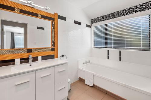 Te Aroha Whare, Cozy 3br Retreat With Garage And Bbq - Taupō