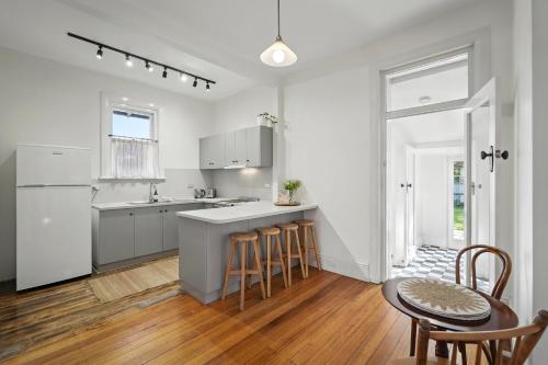 3 Bedroom House - Sandy Bay - University of Tasmania