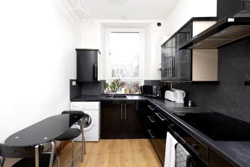 Joivy 3 Bed Flat In Old Town, Close To Grassmarket - Edinburgh