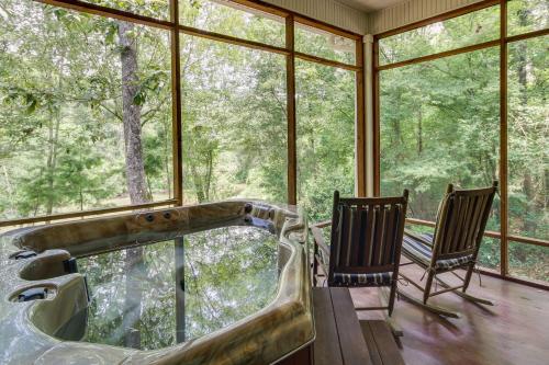Waterfront Loranger Cottage: Hot Tub, Deck & Grill - Folsom, LA