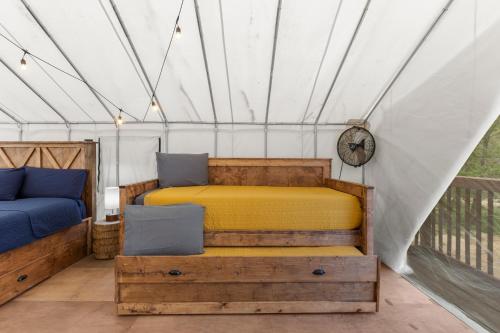 Red River Elusive Elk Glamping Tent 1 - 켄터키