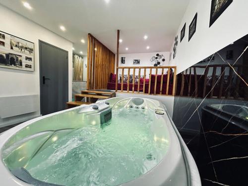 La Detente Marocaine Studio Jacuzzi Et Terrasse - Reims