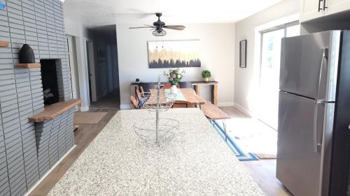 Updated 4-bedroom Home Centrally Located In Logan - Lake Bonneville Monument, UT