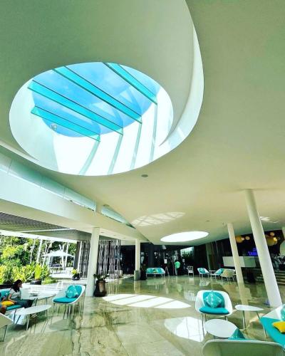 Stylish Tambuli Resort Condotel With Panoramic Mactan Seaview From High Floor - Lapu-Lapu City