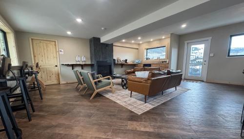 Lost Trail Resort - Riverside Rooms - Near Hot Pools - Idaho (State)