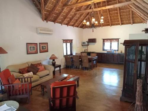 Iphupho Bush Lodge, Ba-phalaborwa Golf Estate - Phalaborwa