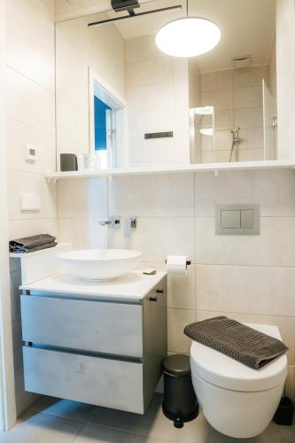 Bright Digital Nomads Loft, Ac, Workspace, 24' Monitor, 5 Min To Old Town - Riga