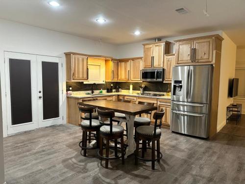#1 - 5br 1ba - Unit A - Private Entire Home - Wifi - Midland