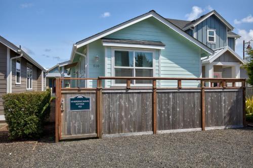 Whispering Waves Cottage - Ocean Shores, WA